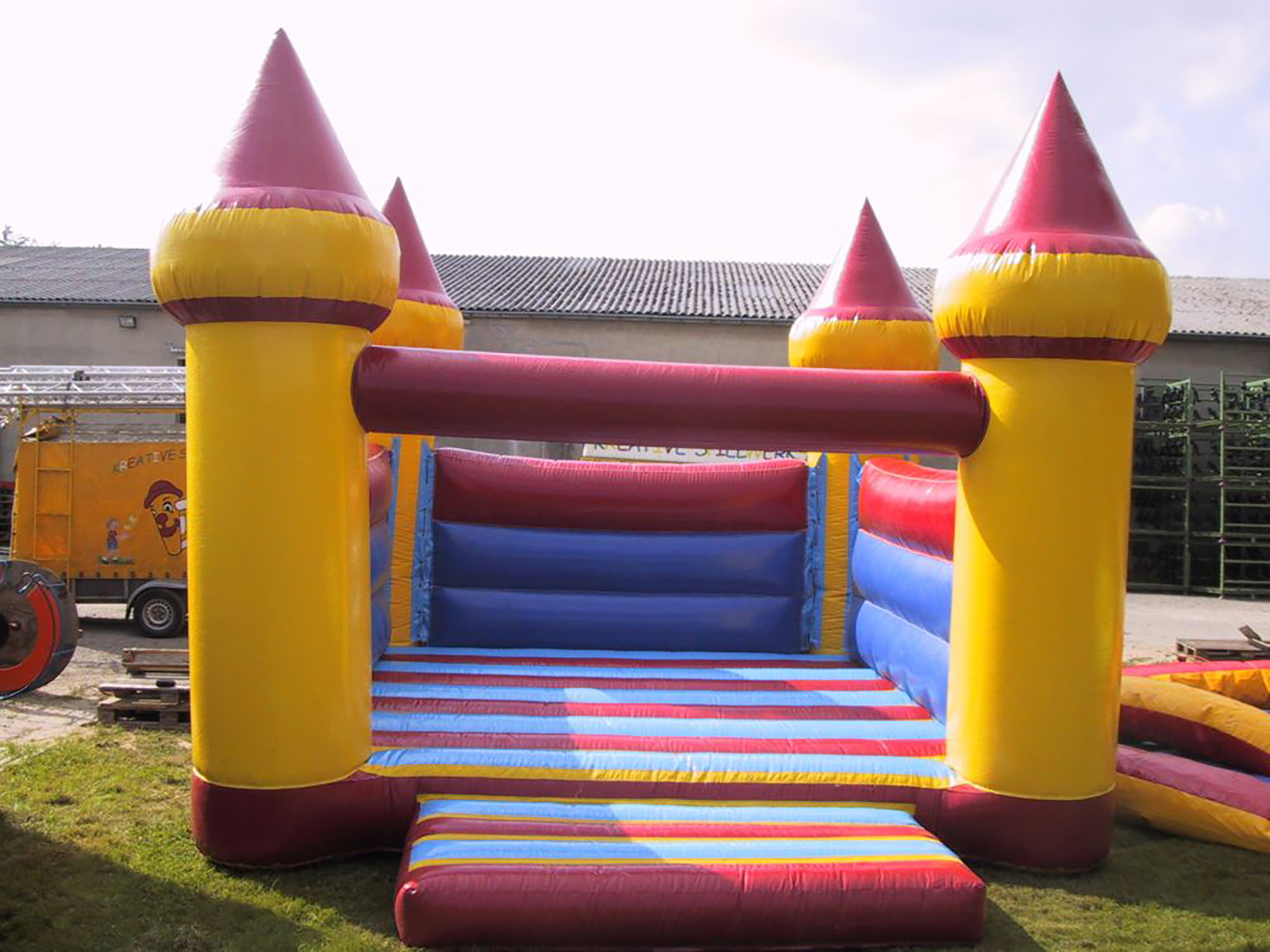 Hüpfburg 5 x 5 – Kreative Spielwerkstatt